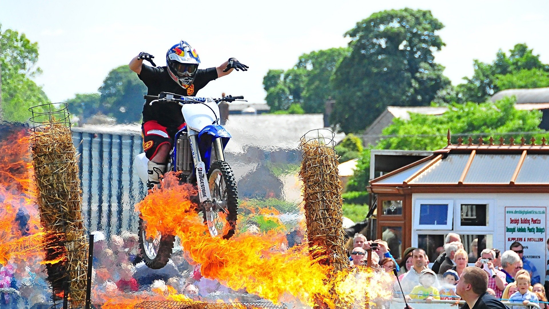 WHACKED OUT SPORTS - Right Now TV